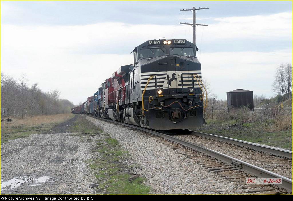 NS 8942 @ Central Av. 04/26/2005